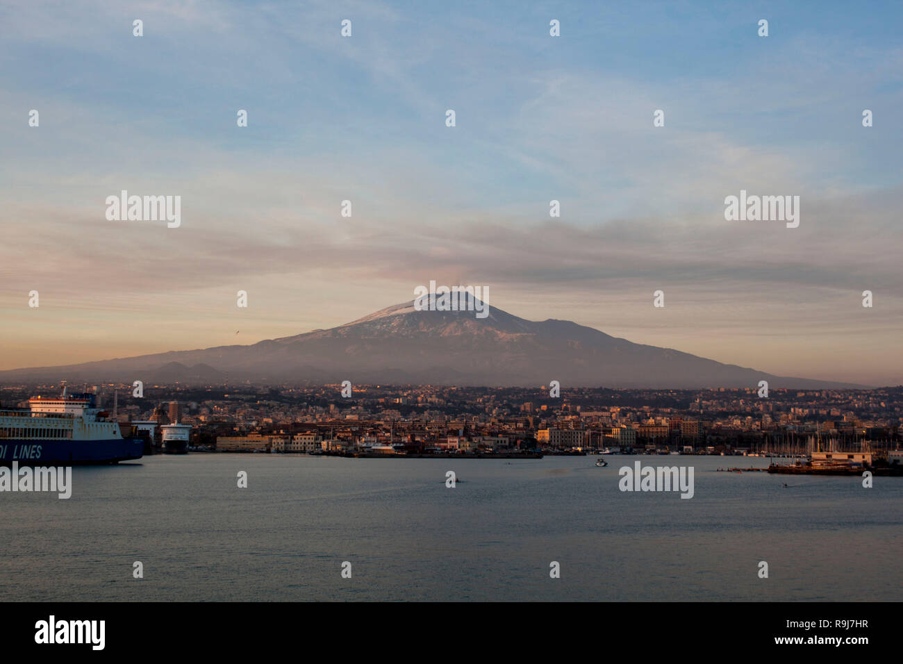Catania beach hi-res stock photography and images - Alamy