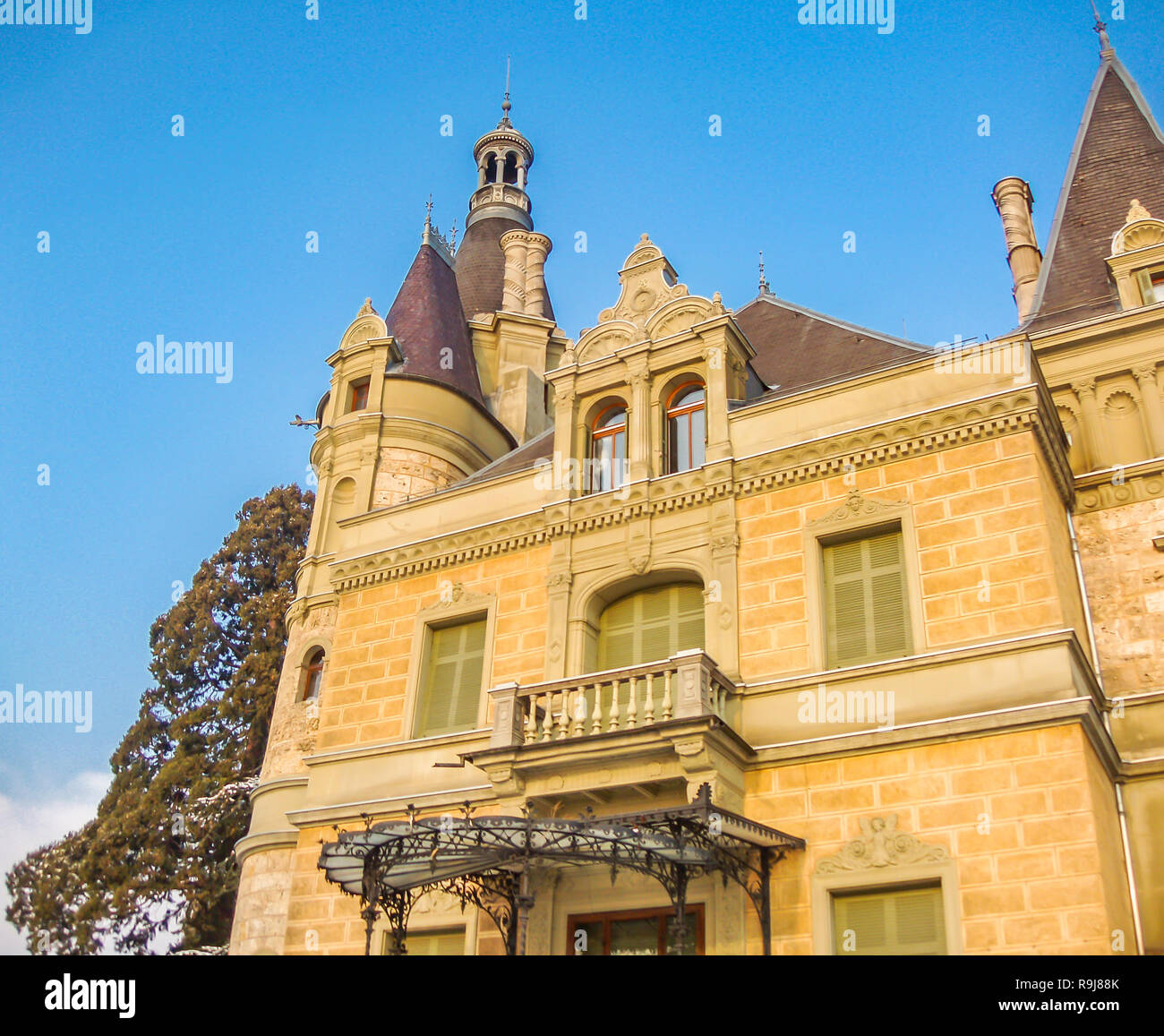 Huenegg castle in winter at lake Thun, Switzerland Stock Photo - Alamy