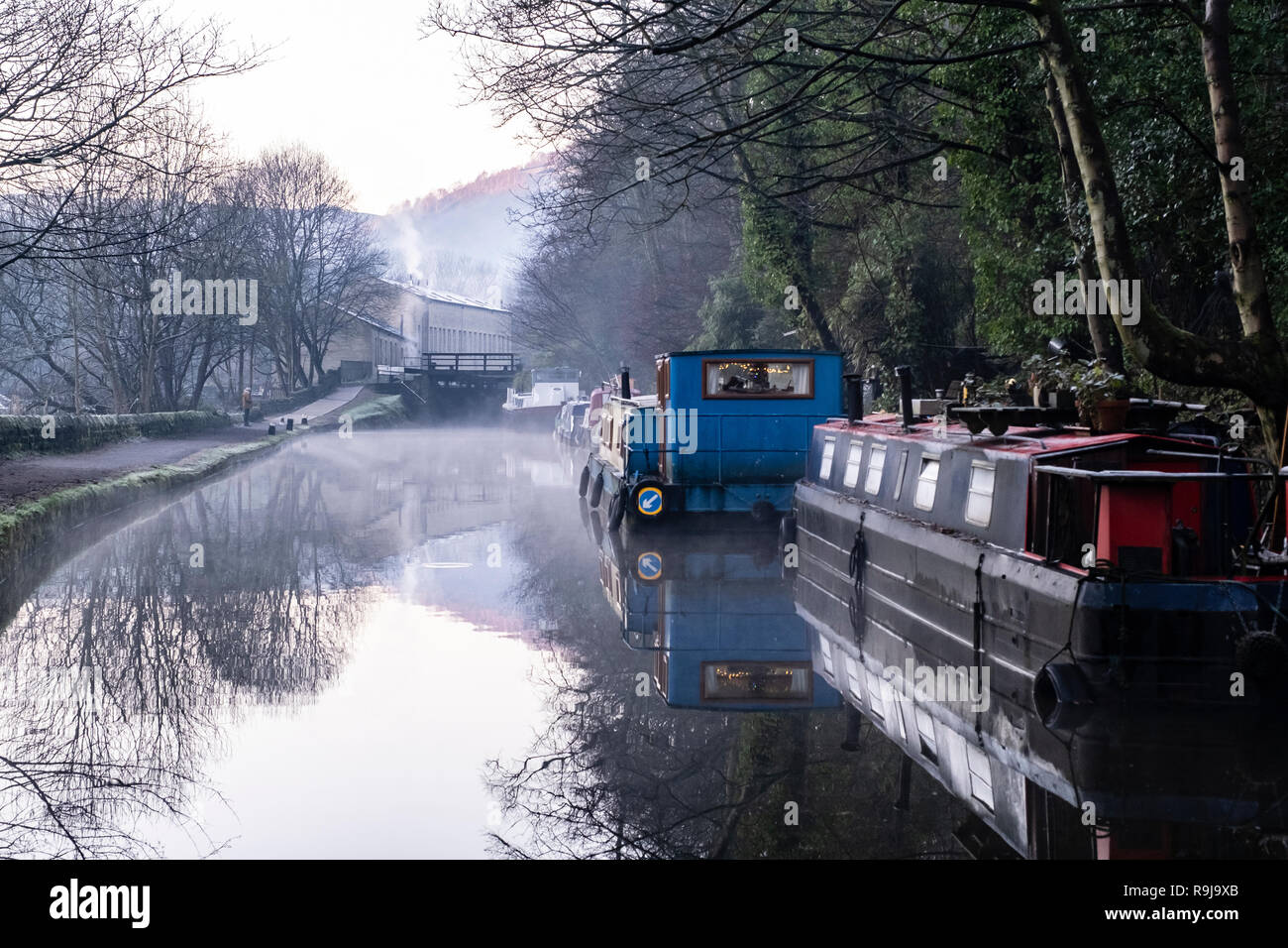 The Rochdale Canal, Hebden Bridge, Calderdale, West Yorkshire, England ...