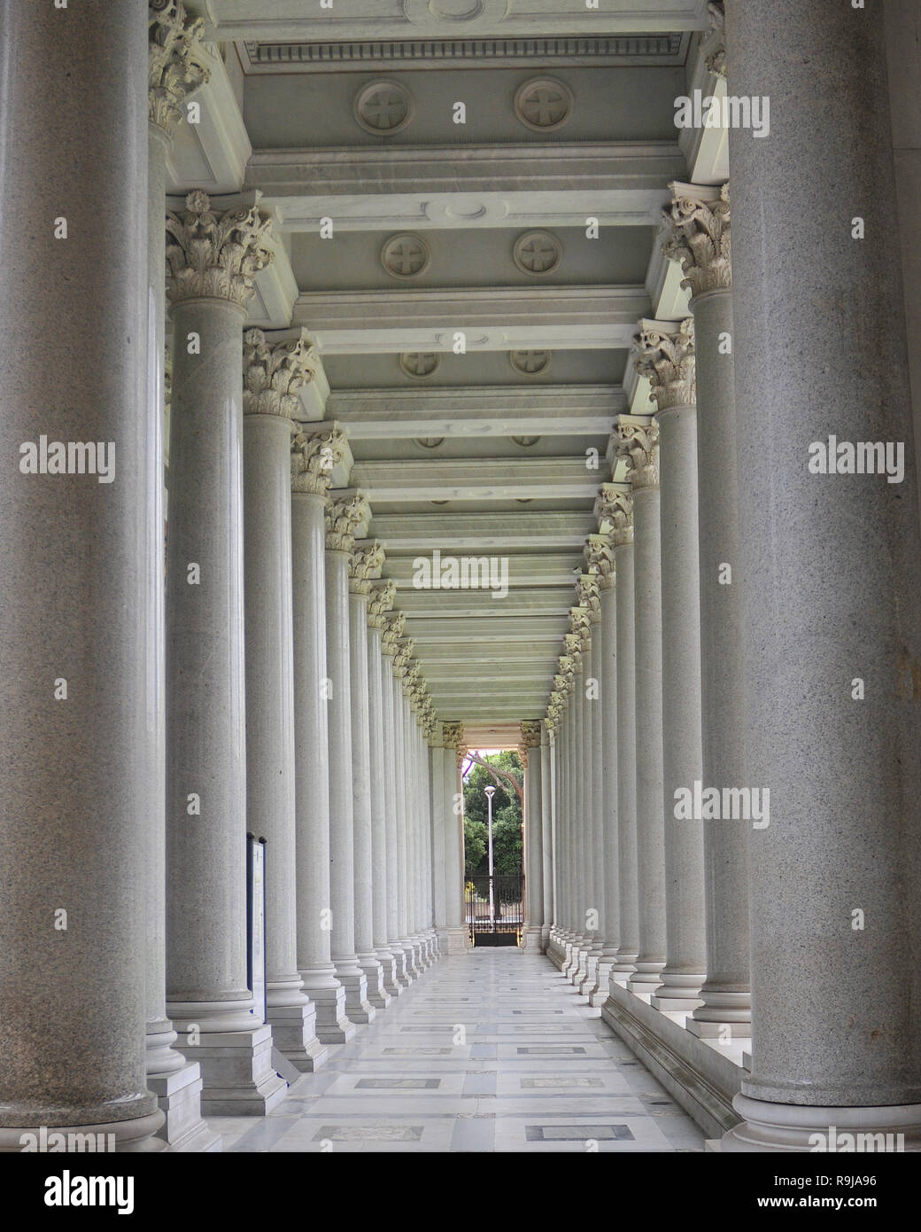 Columns historic london monument hi-res stock photography and images ...