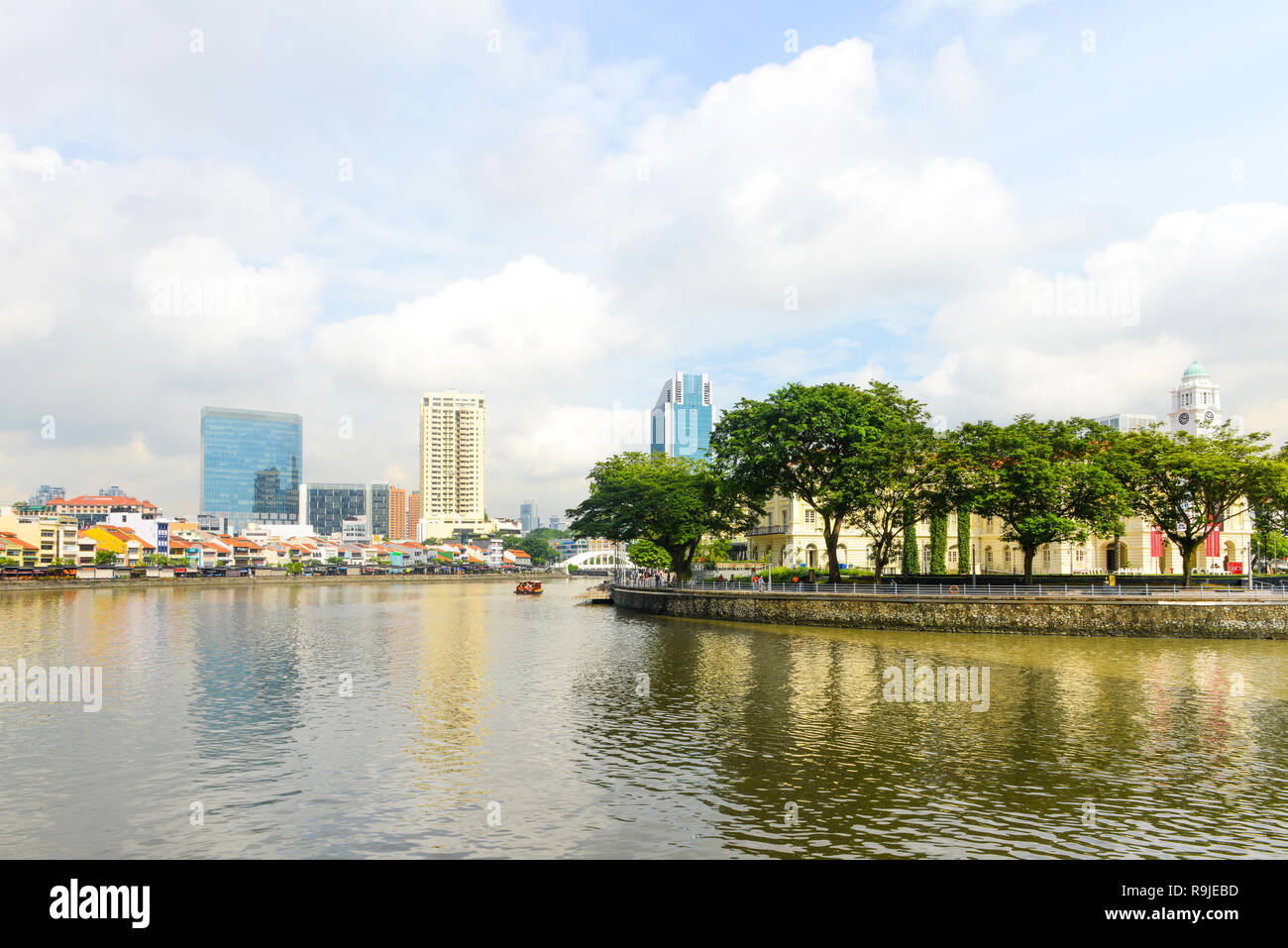 SINGAPORE - NOVEMBER 16, 2018 : Landscape view of Fullerton Square ...