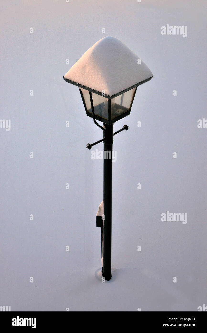 Lamp post snow hi-res stock photography and images - Alamy