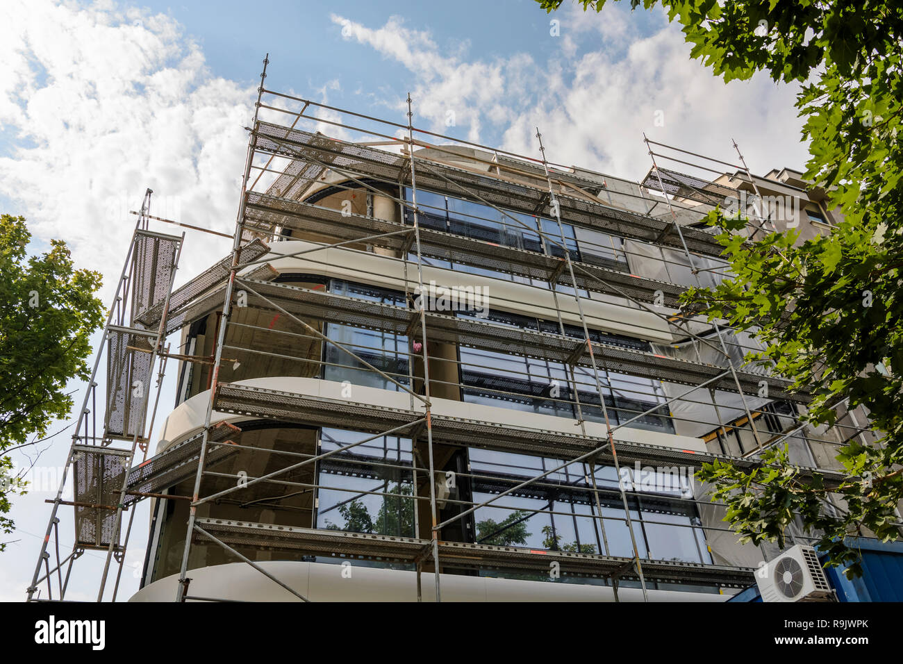 Renovation apartment building exterior scaffolding hi-res stock ...