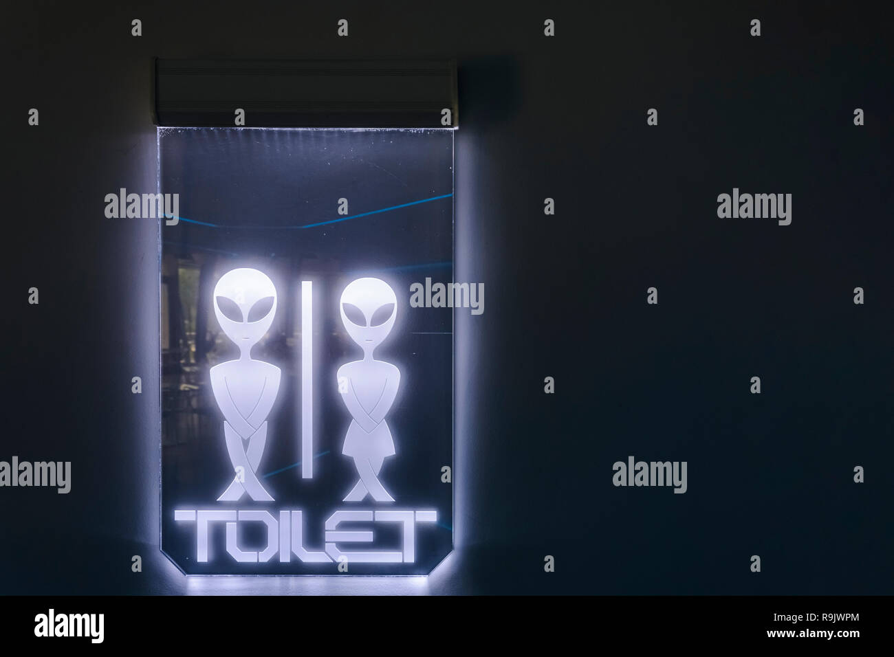 Ladies toilet door symbol hi-res stock photography and images - Alamy
