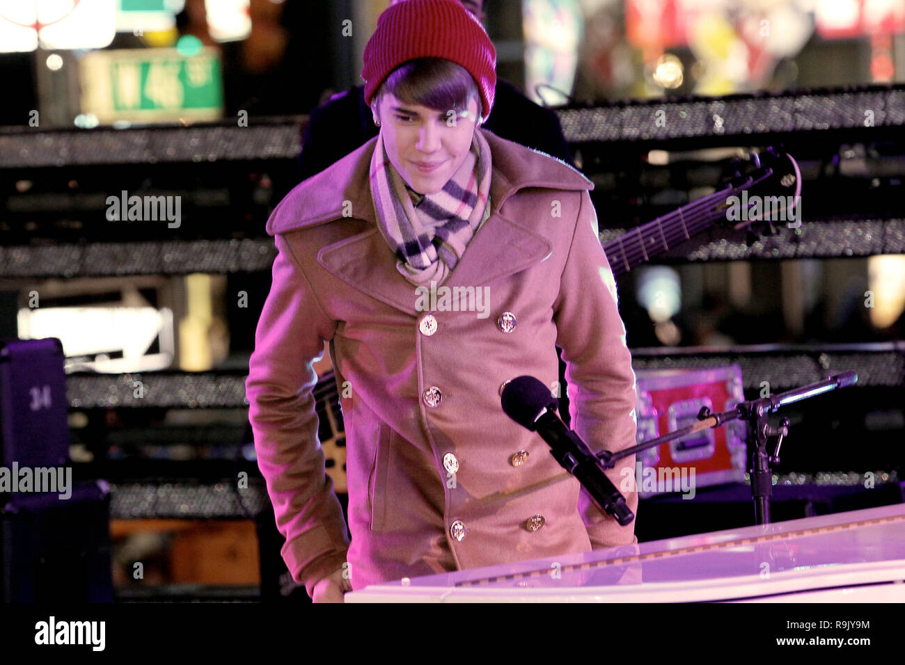 NEW YORK, NY - DECEMBER 31: Justin Bieber performs at New Year's Eve ...