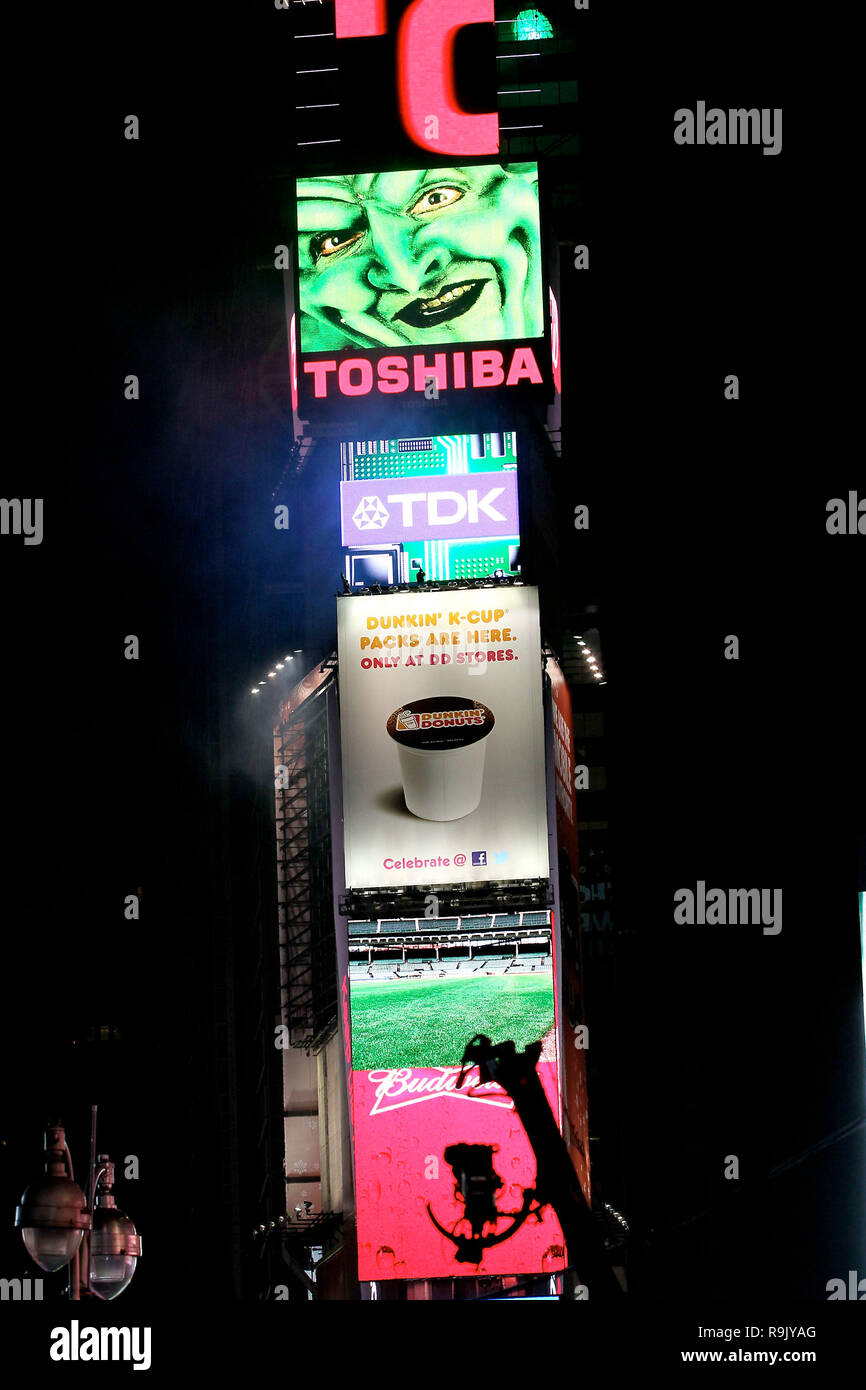 NEW YORK, NY - DECEMBER 31: Atmosphere at New Year's Eve 2012 in Times ...