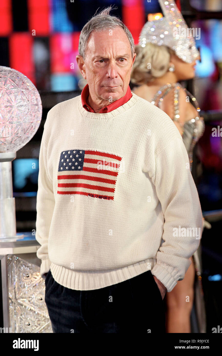 NEW YORK, NY - DECEMBER 31: New York City Mayor Michael R. Bloomberg ...