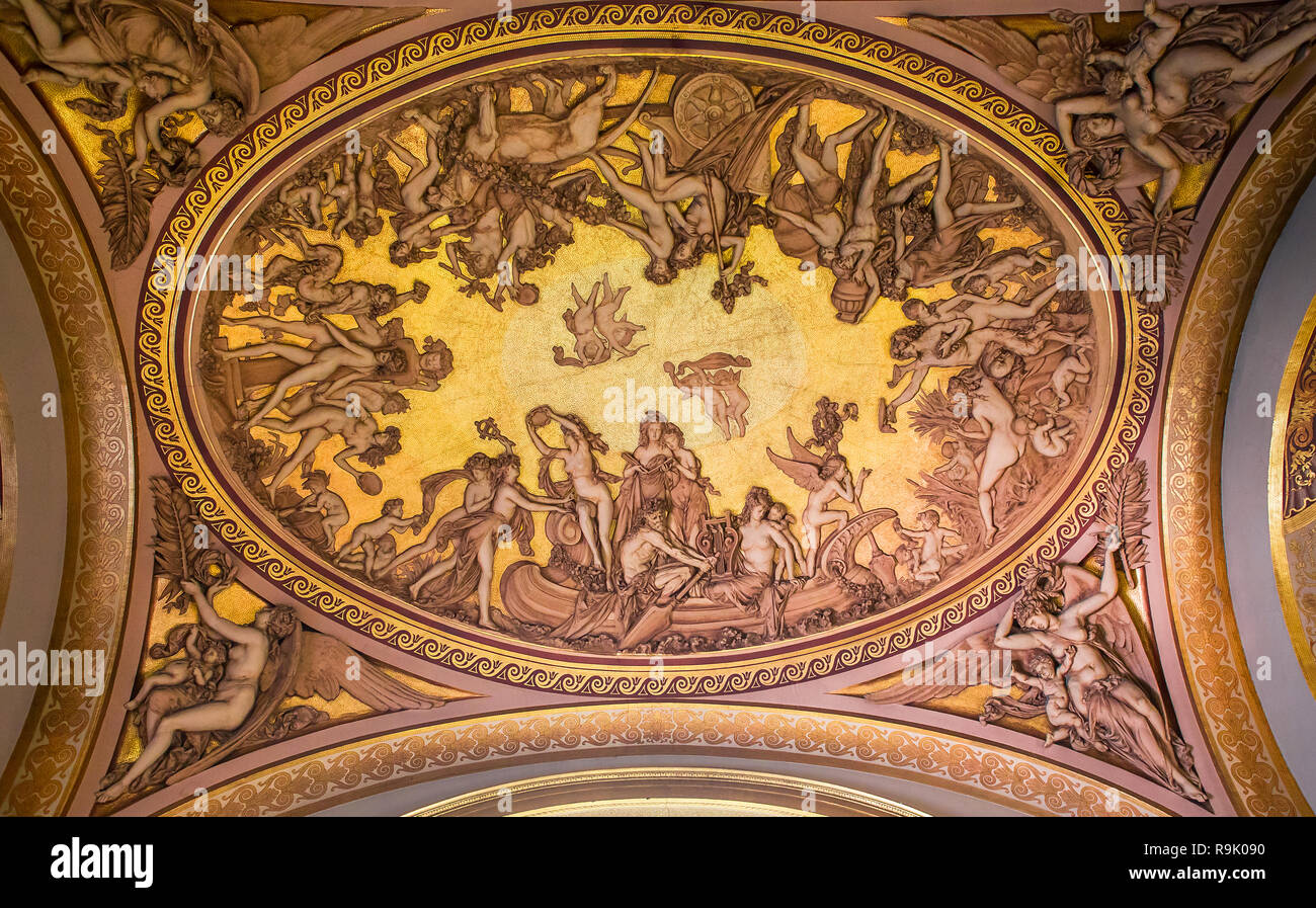 Louvre castle hi-res stock photography and images - Alamy