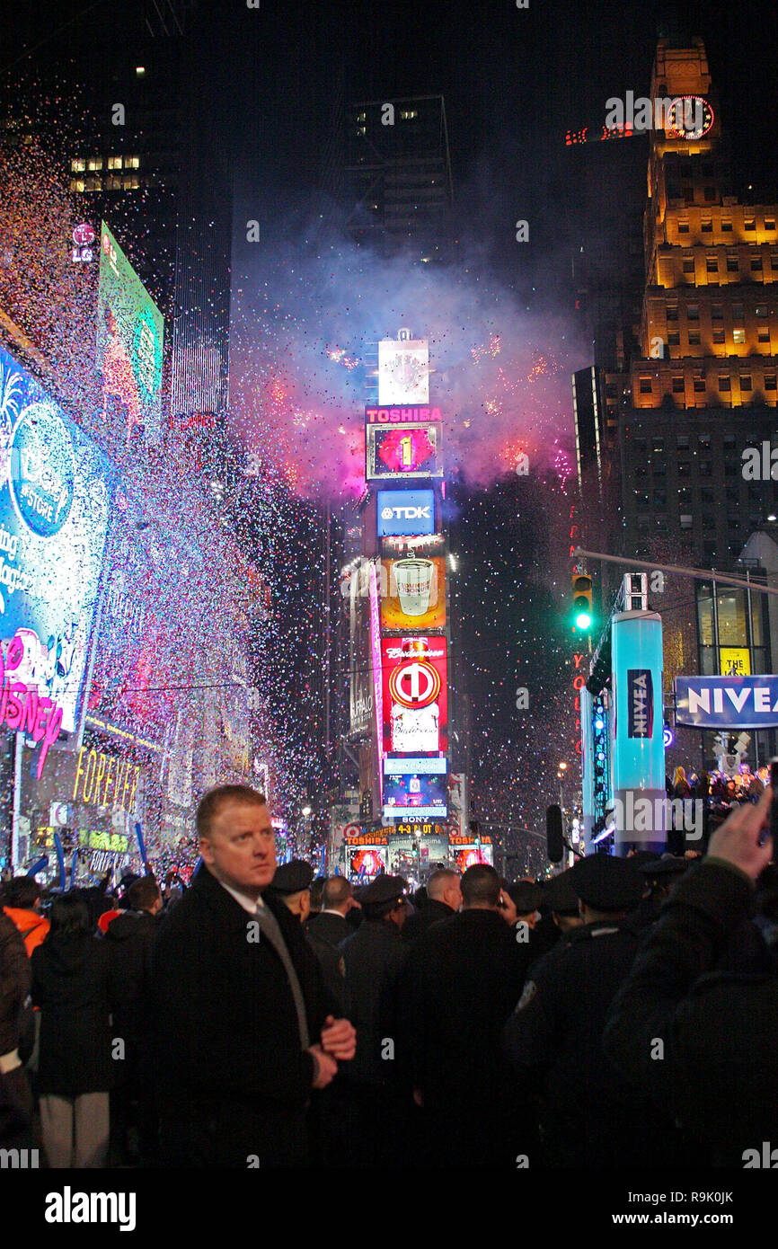 NEW YORK, NY - DECEMBER 31: The Countdown at New Year's Eve 2011 in ...