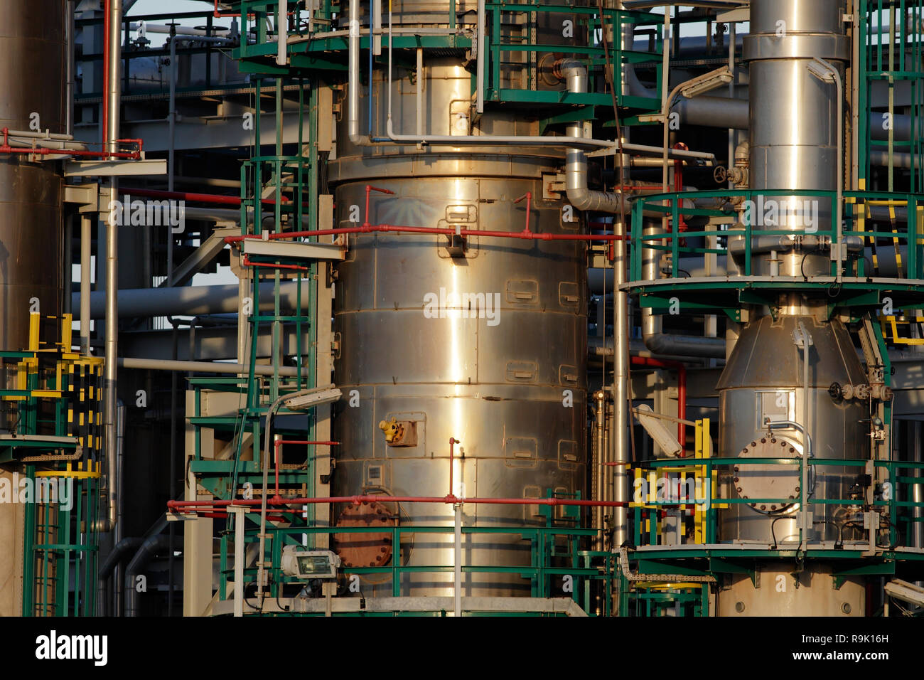 Detailed image of oil refinery tubes and pipes Stock Photo - Alamy