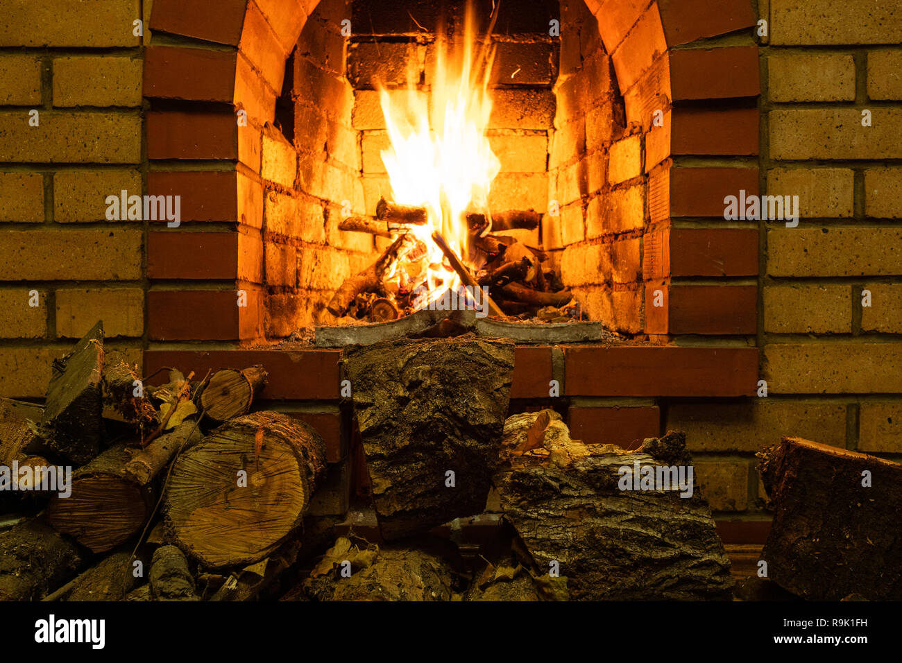 House fire burning rural hi-res stock photography and images - Alamy