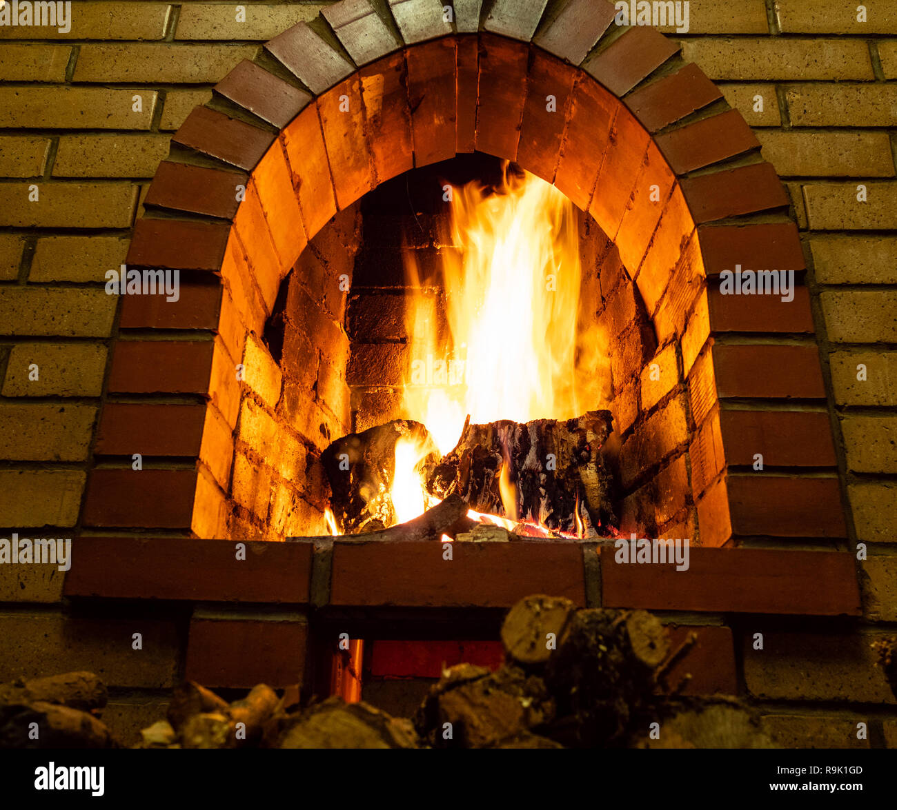 Fireplace bottom hi-res stock photography and images - Alamy