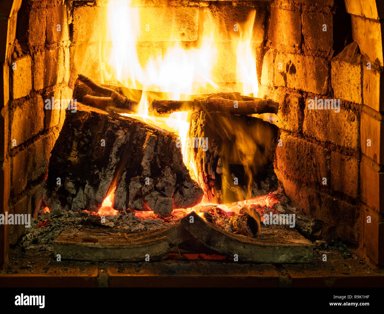 Smouldering log hi-res stock photography and images - Alamy