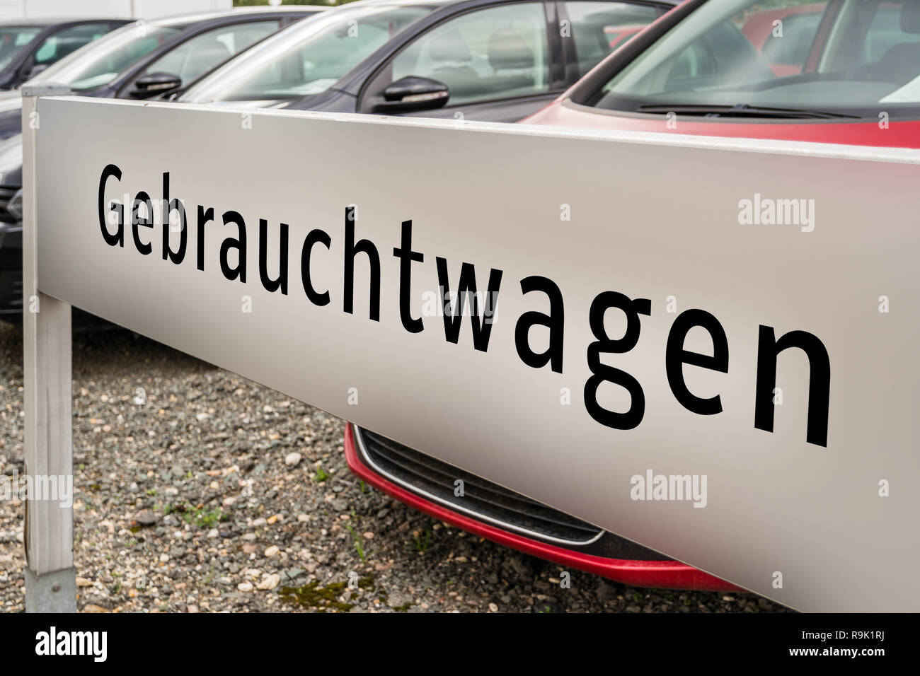Car dealership sign used cars Stock Photo - Alamy