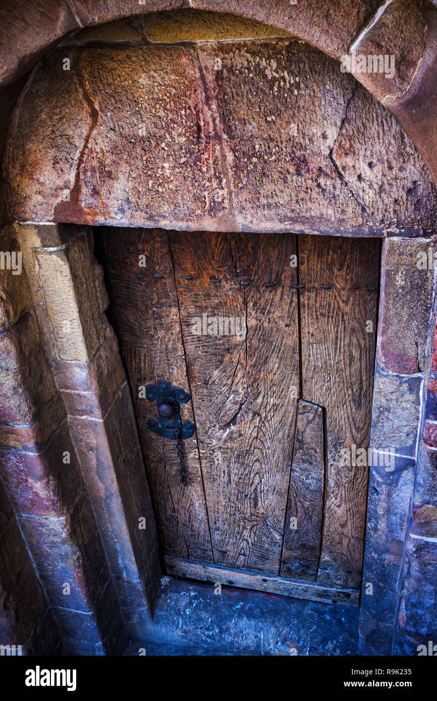 Wooden door in ancient medieval hi-res stock photography and images - Alamy