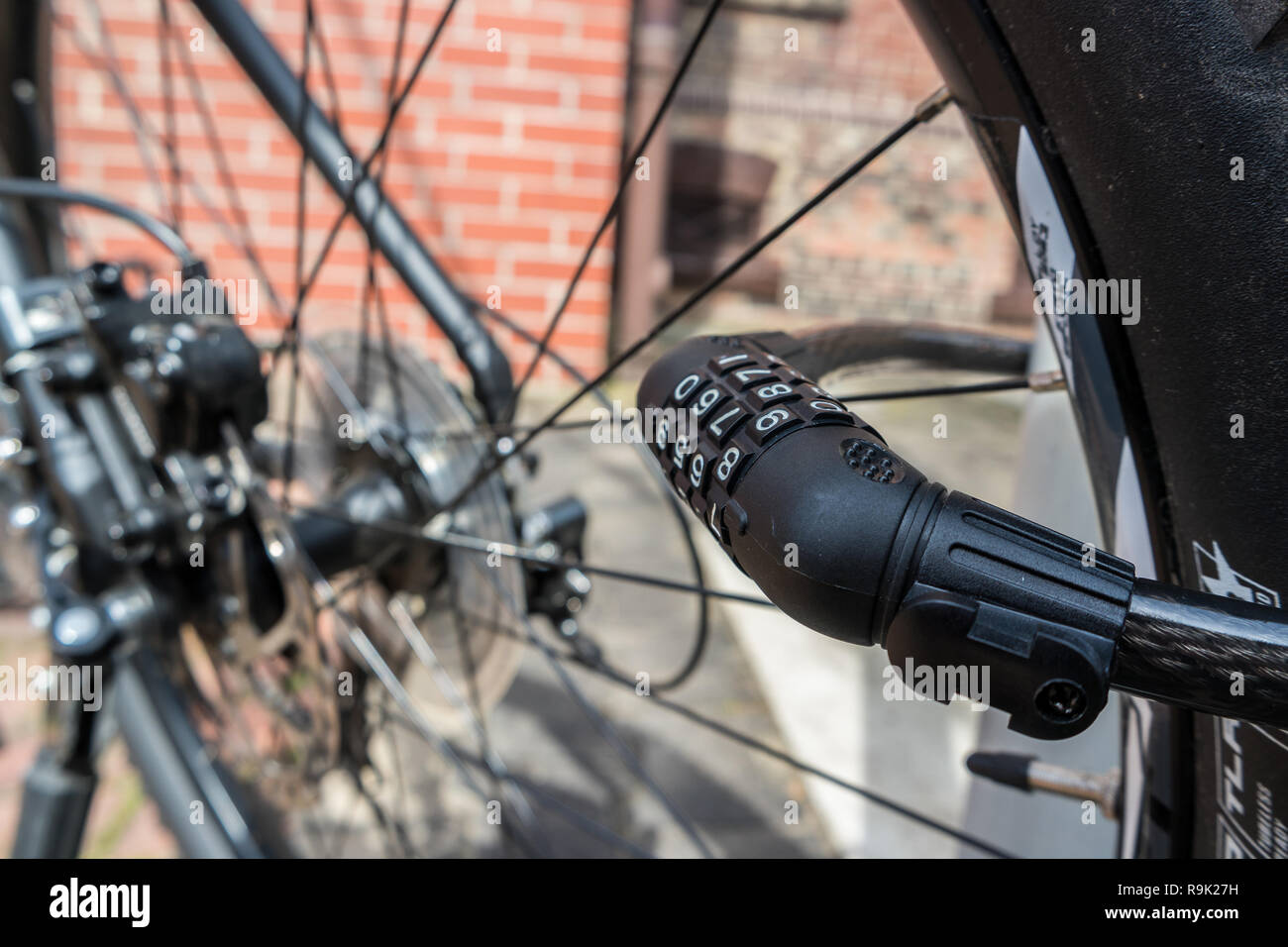 Bicycle removal sign hi-res stock photography and images - Alamy