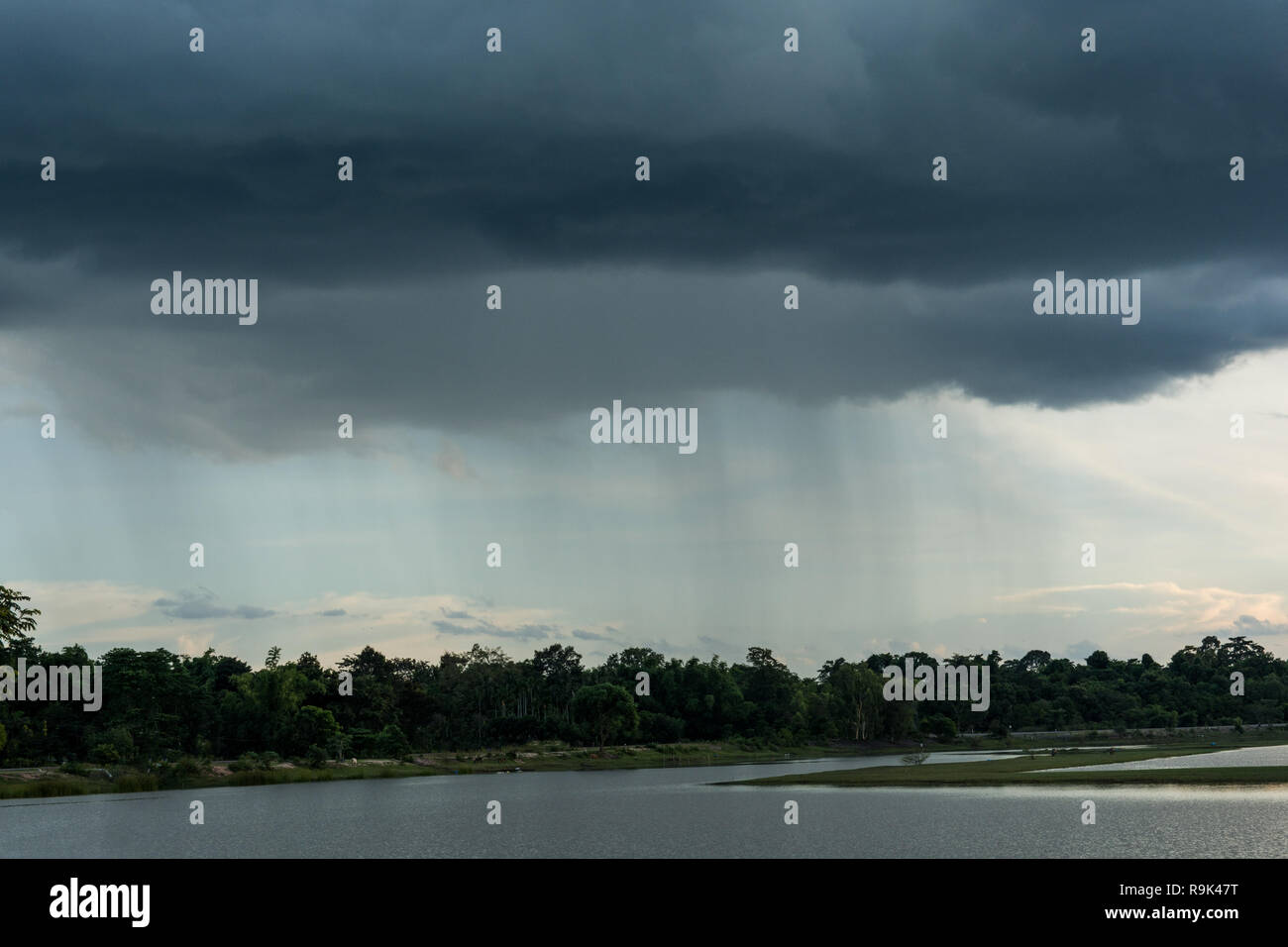 Thunder light cloud meadow hi-res stock photography and images - Alamy