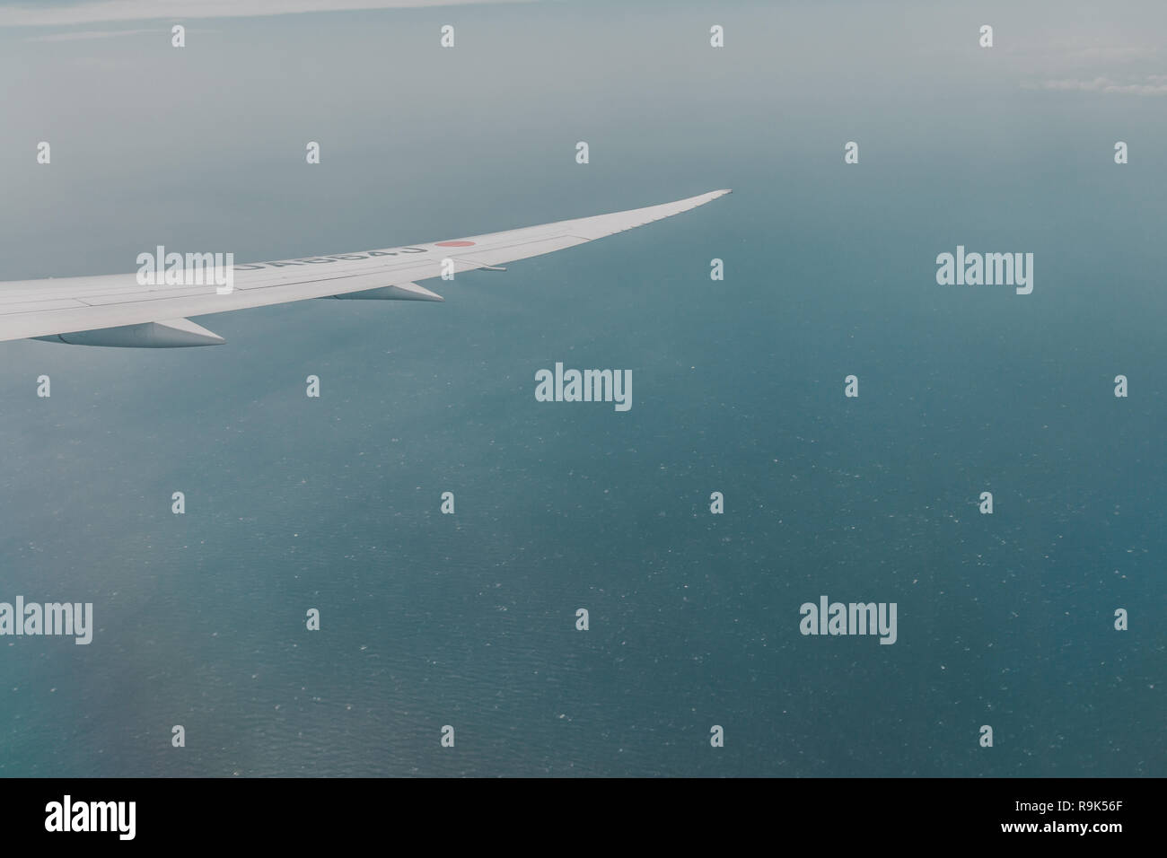 Boeing 787 window hi-res stock photography and images - Alamy