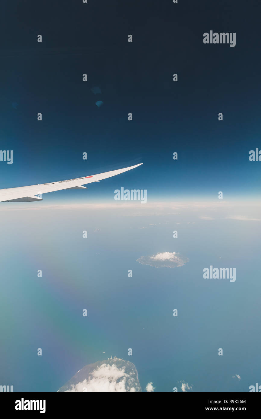 Boeing 787 window hi-res stock photography and images - Alamy