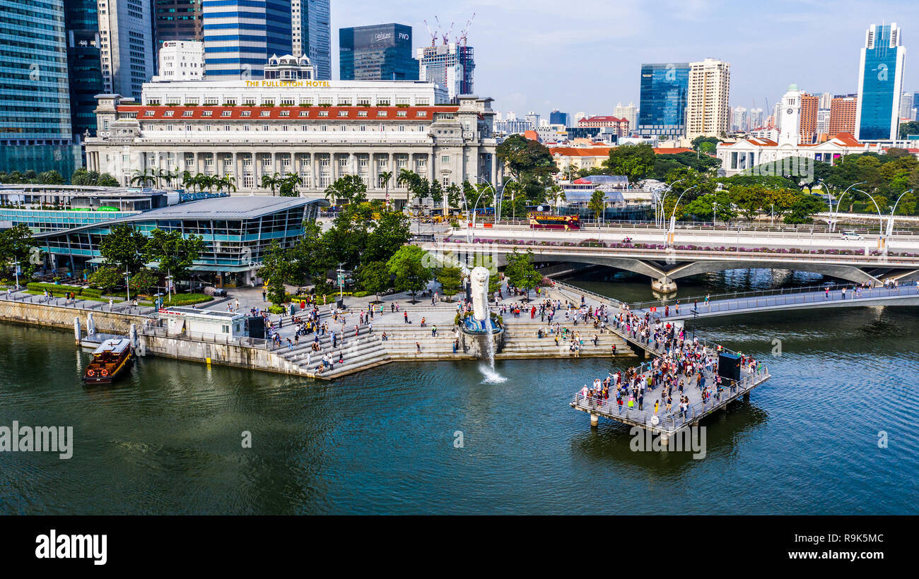 Merlion, Fullerton Hotel, Marina Bay waterfront, Singapore Stock Photo ...