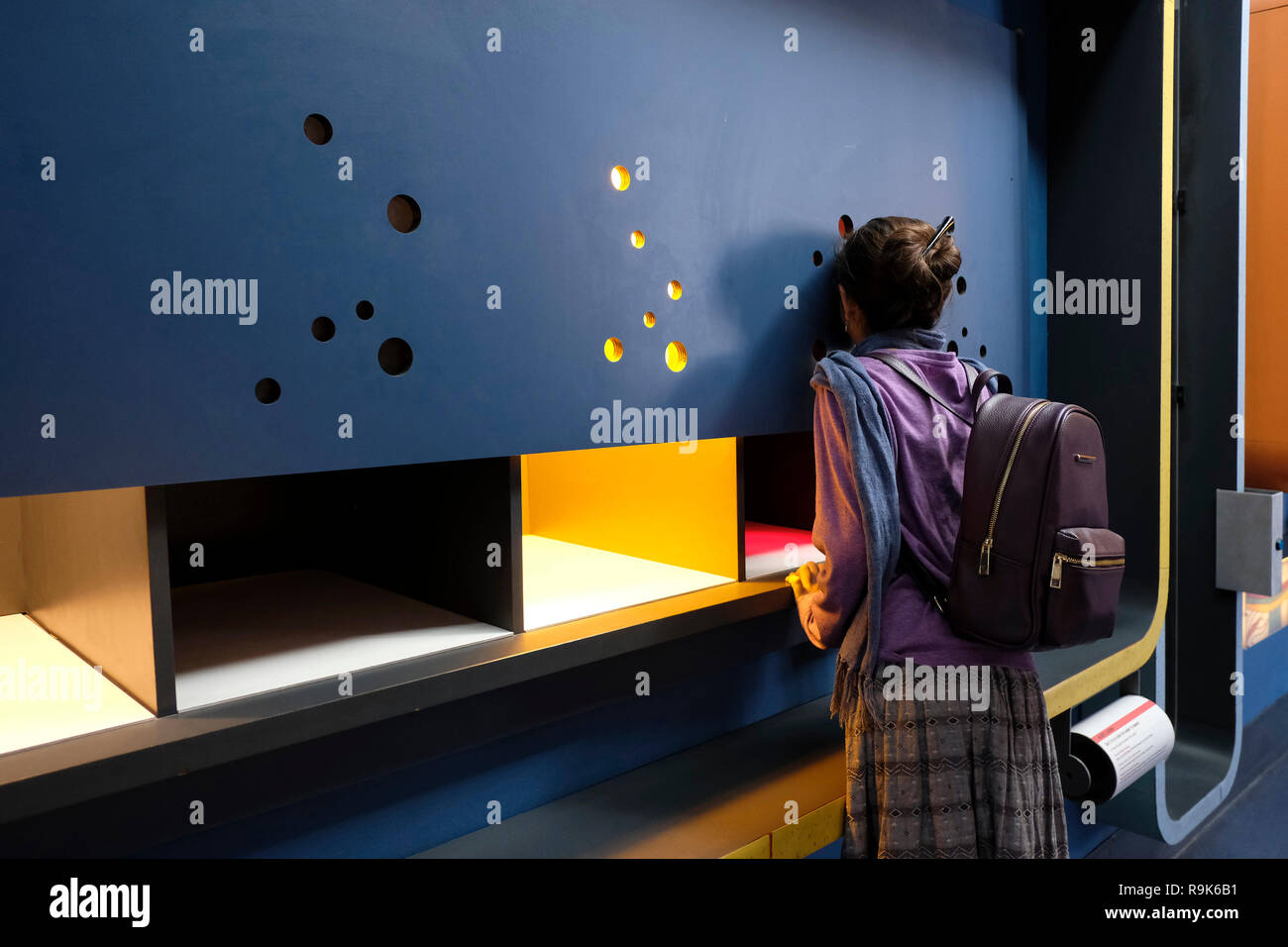 Hands on exhibit hi-res stock photography and images - Alamy