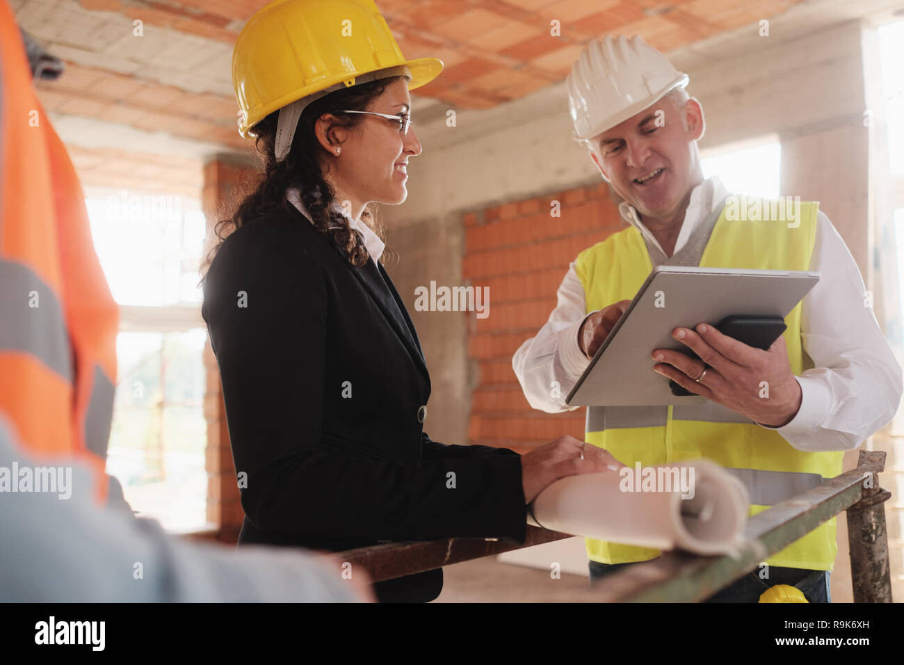 Construction conversation business hi-res stock photography and images ...