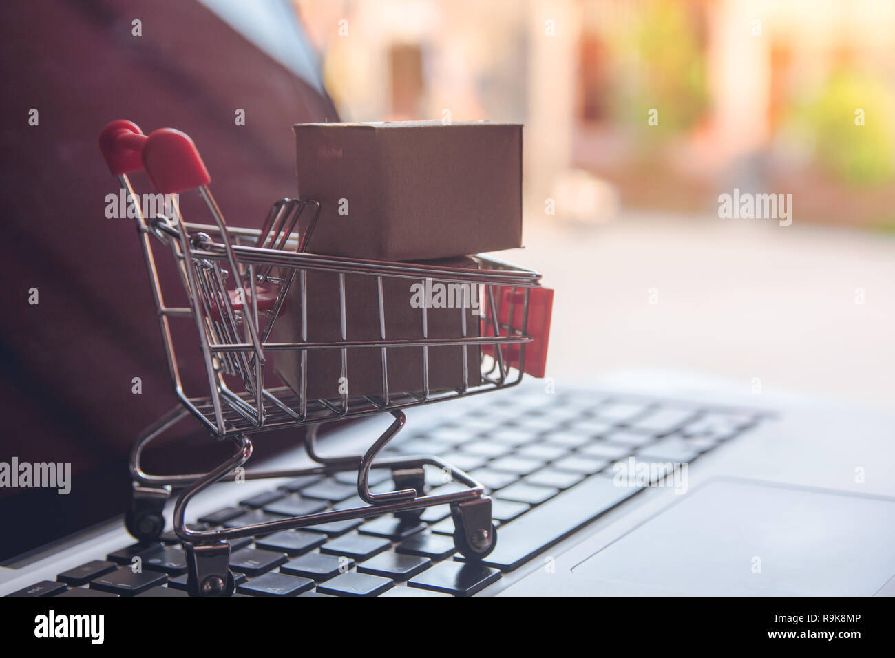 Banking delivery hi-res stock photography and images - Alamy