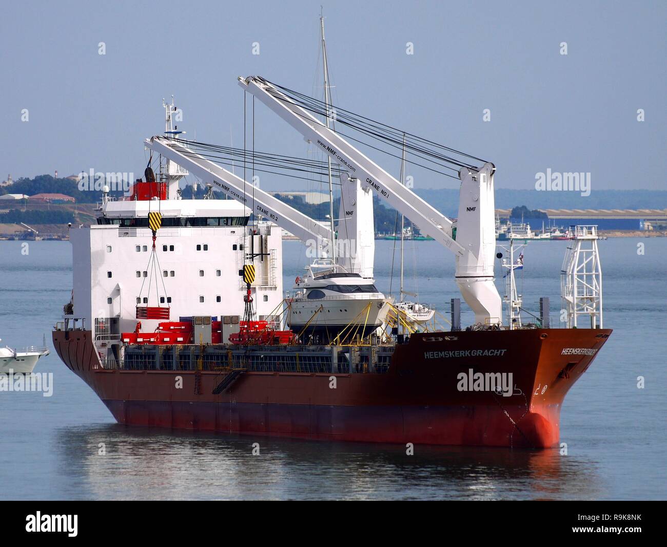 Heavy lift ship hi-res stock photography and images - Alamy