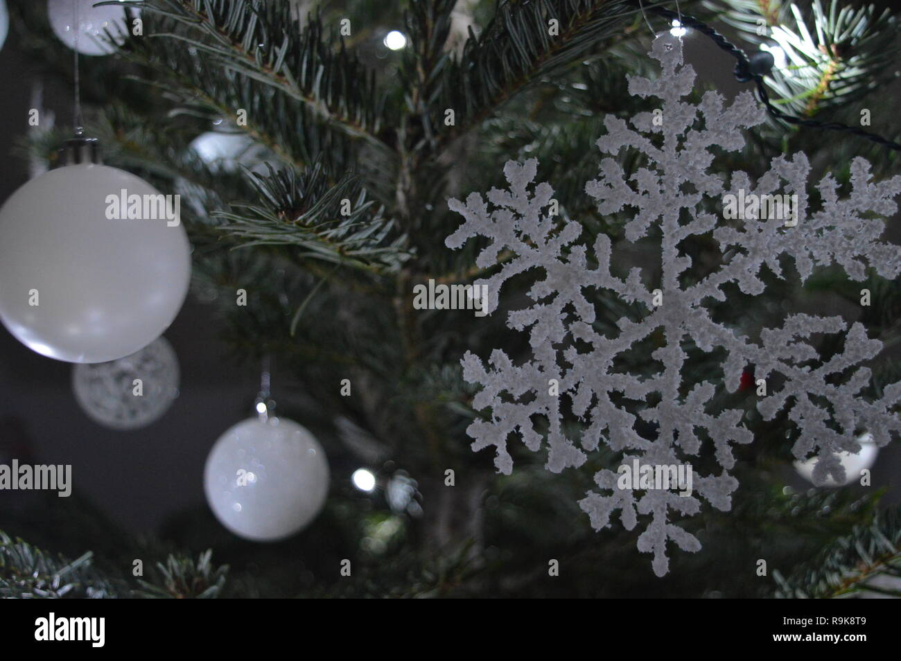 Christmas tree with white snowflakes as decoration Stock Photo - Alamy