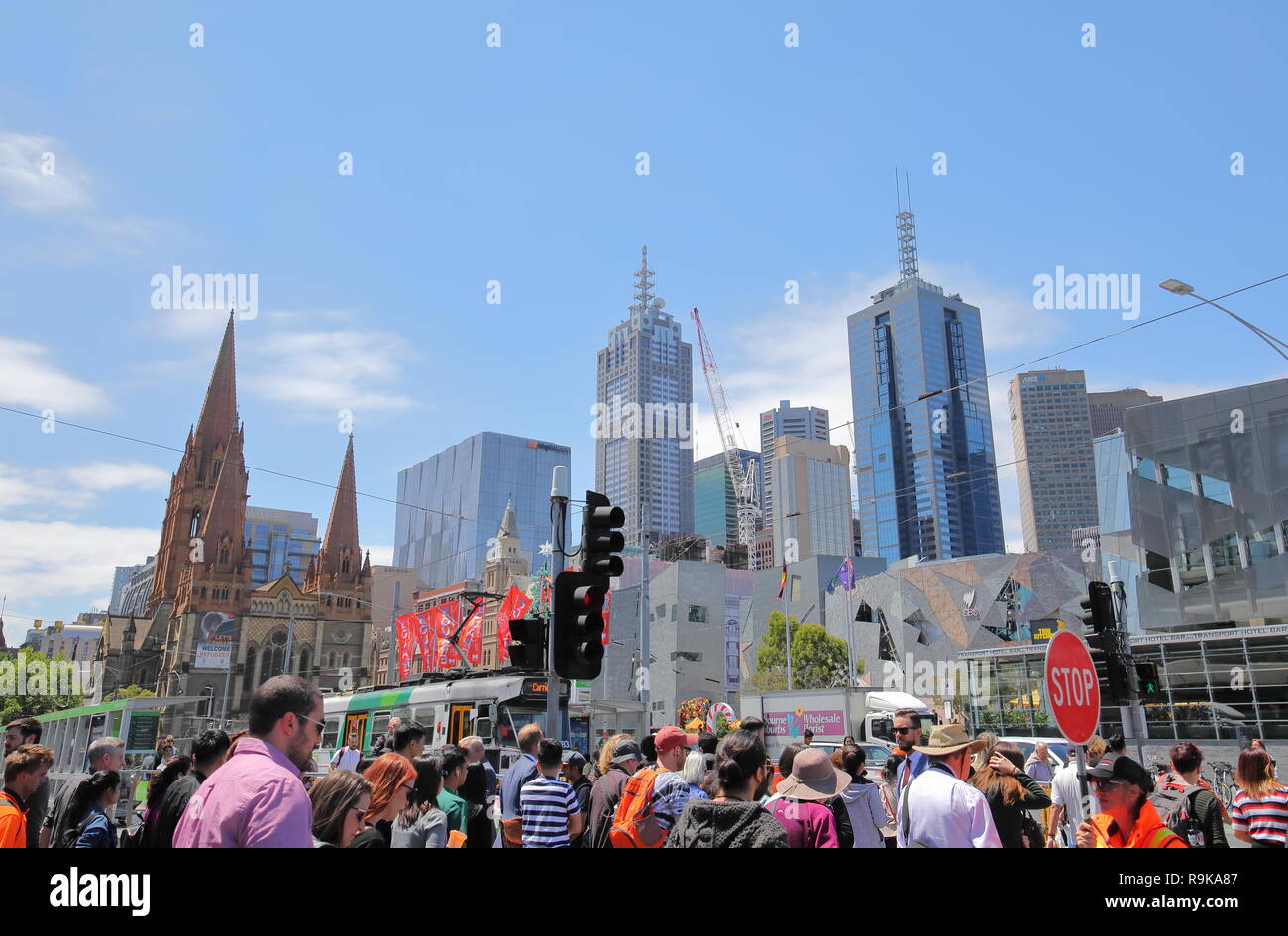 People crossing street in downtown Melbourne Australia Stock Photo - Alamy