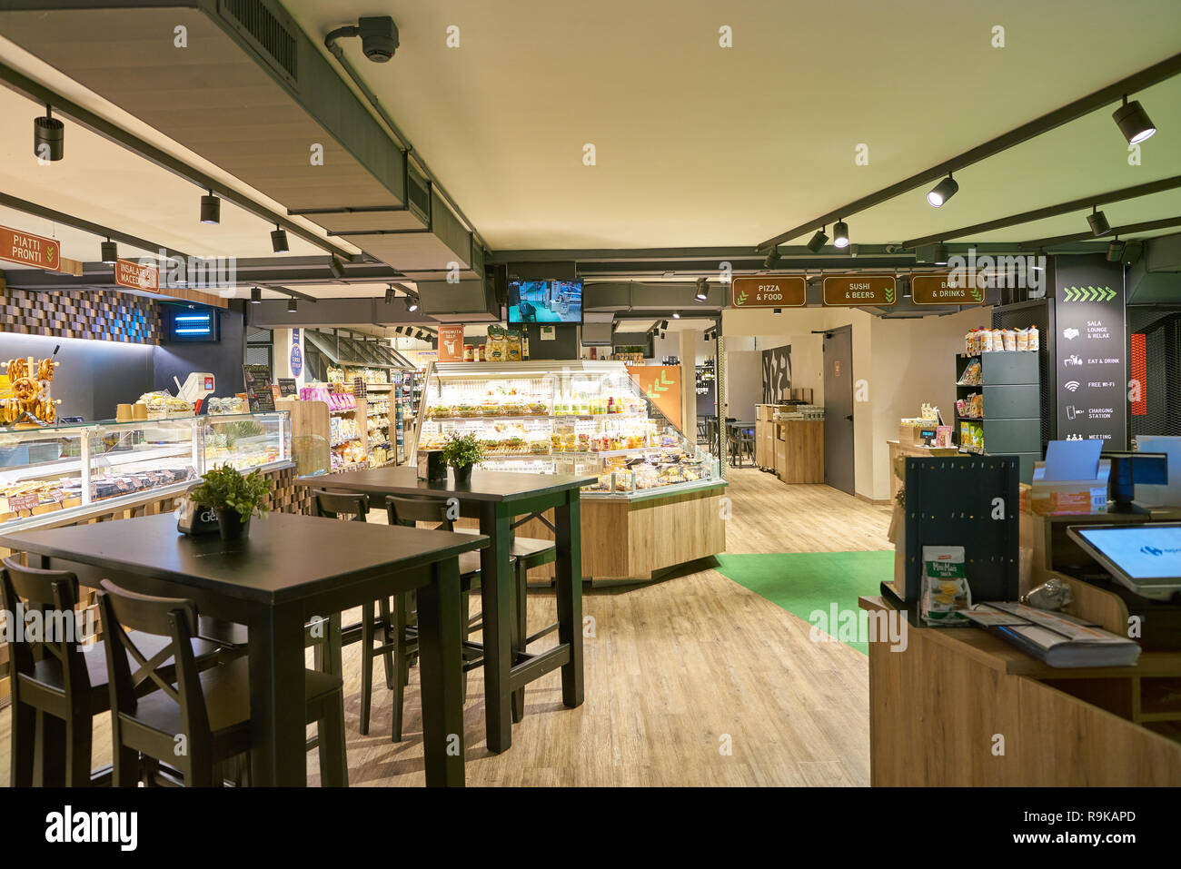 Carrefour express grocery hi-res stock photography and images - Alamy