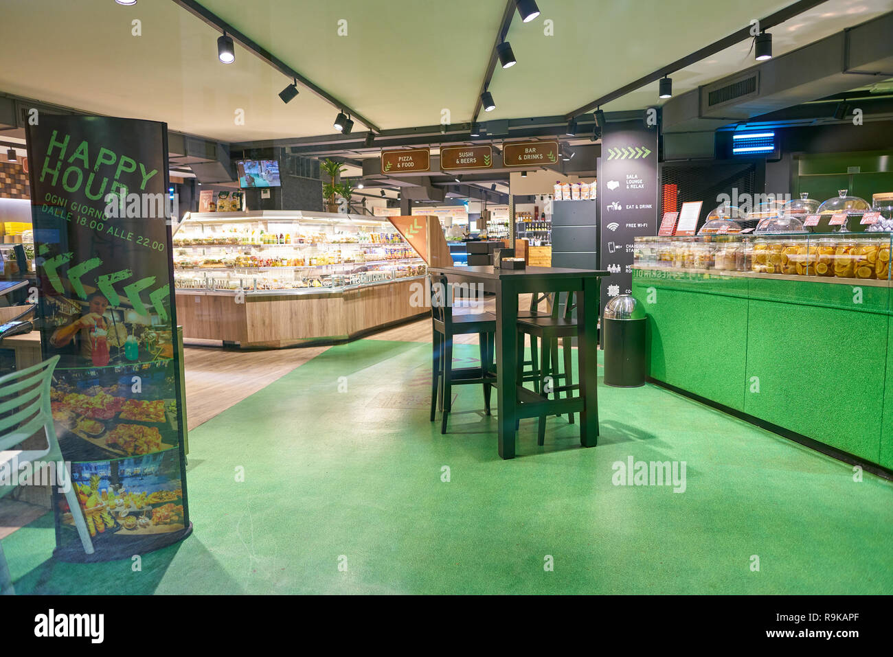 Carrefour express shop hi-res stock photography and images - Alamy
