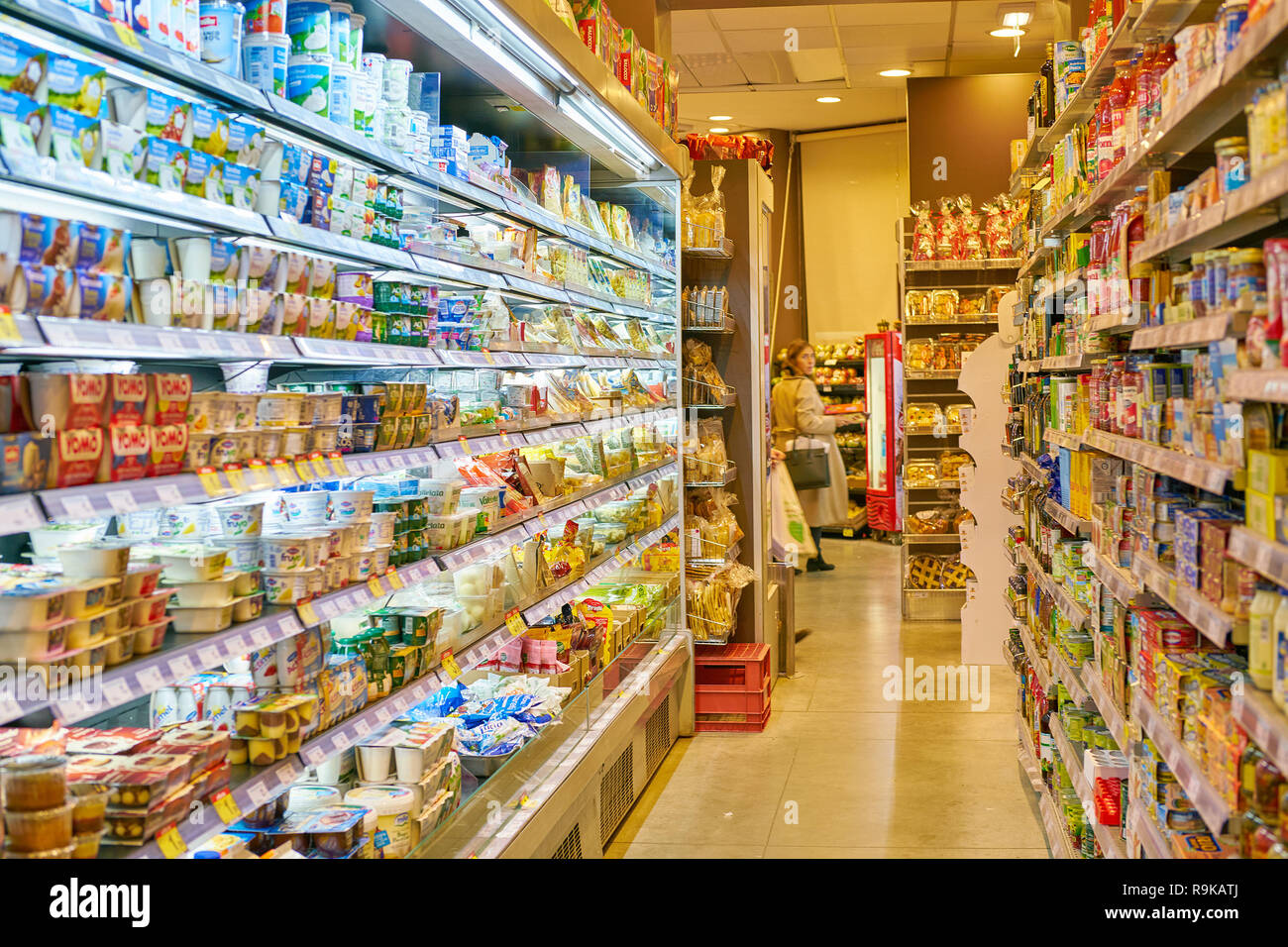 Carrefour express convenience store grocery supermarket food hi-res ...