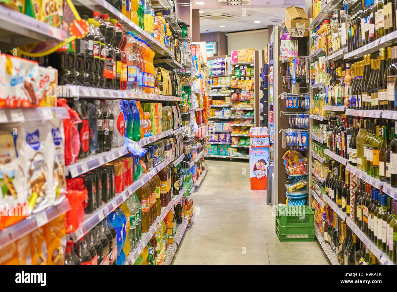 Carrefour express convenience store grocery supermarket food hi-res ...