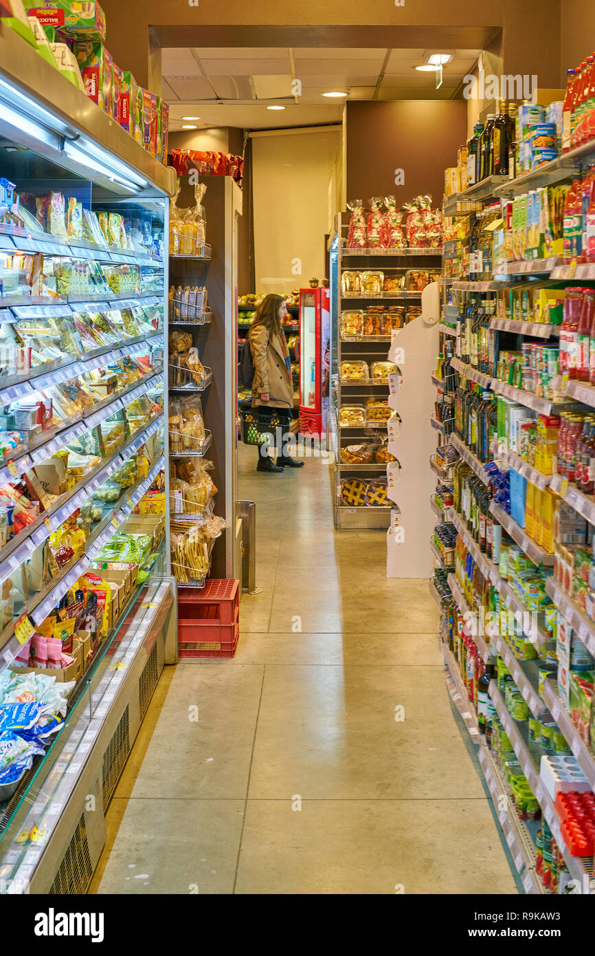 Carrefour express convenience store grocery supermarket food hi-res ...