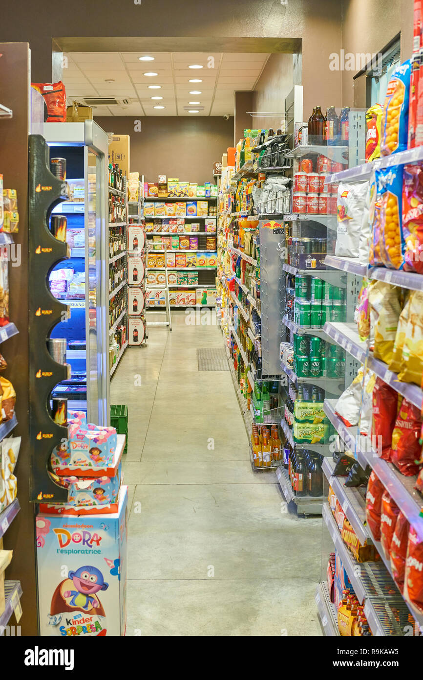 Carrefour express convenience store grocery supermarket food hi-res ...