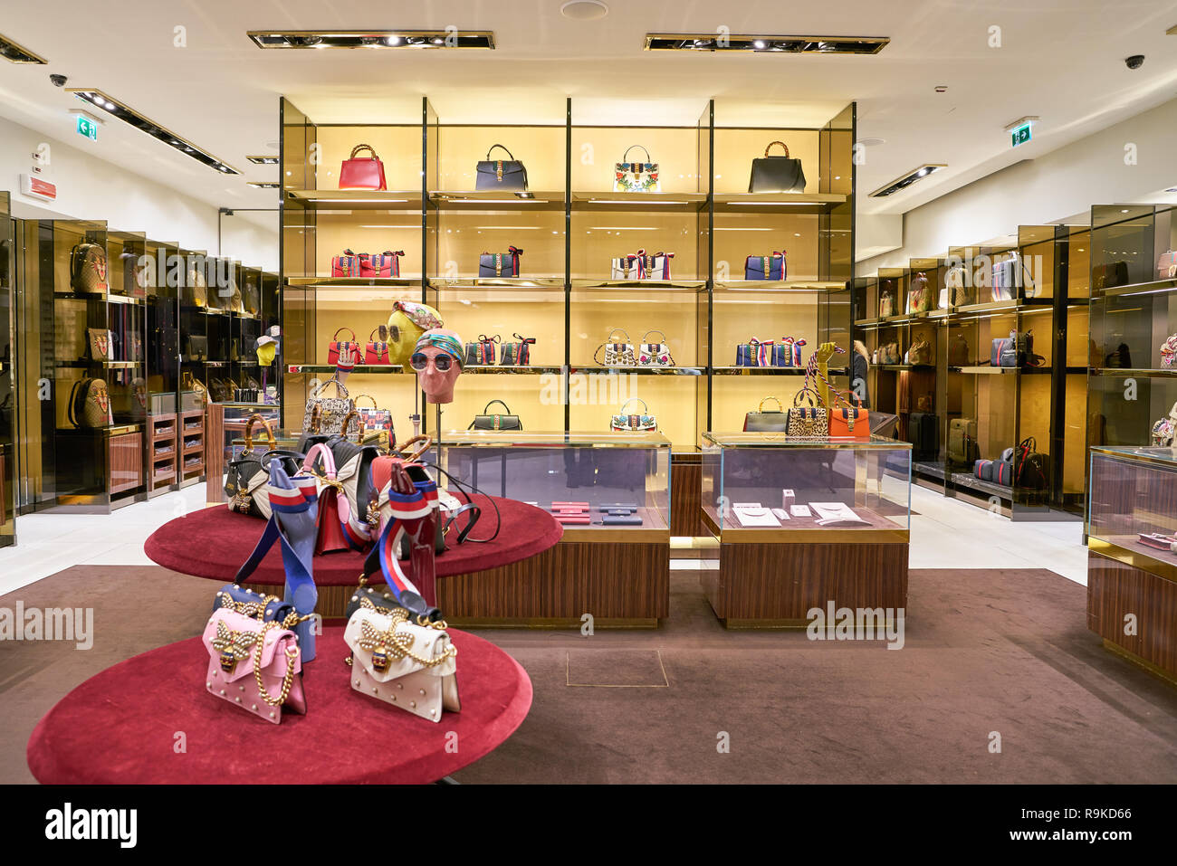 Gucci store in rome italy hi-res stock photography and images - Alamy