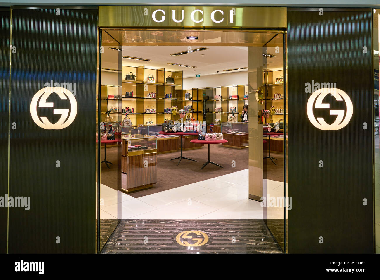 Gucci store in rome italy hi-res stock photography and images - Alamy