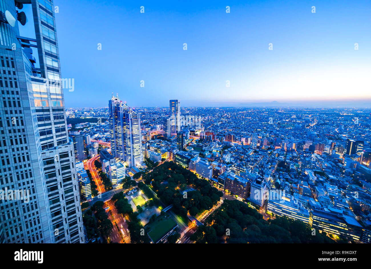 Night view of shinjuku district hi-res stock photography and images - Alamy