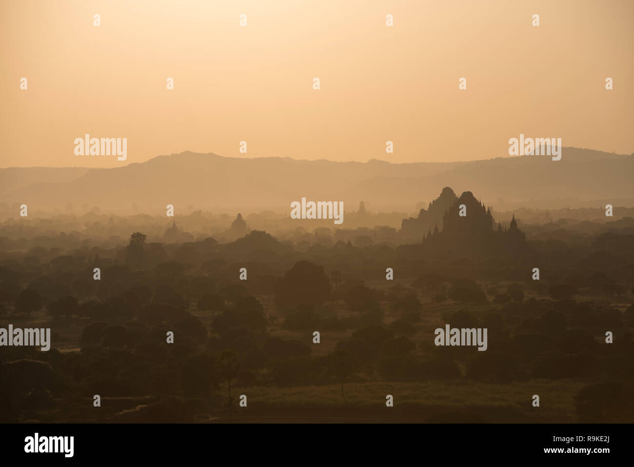 Bagan ballon hi-res stock photography and images - Alamy