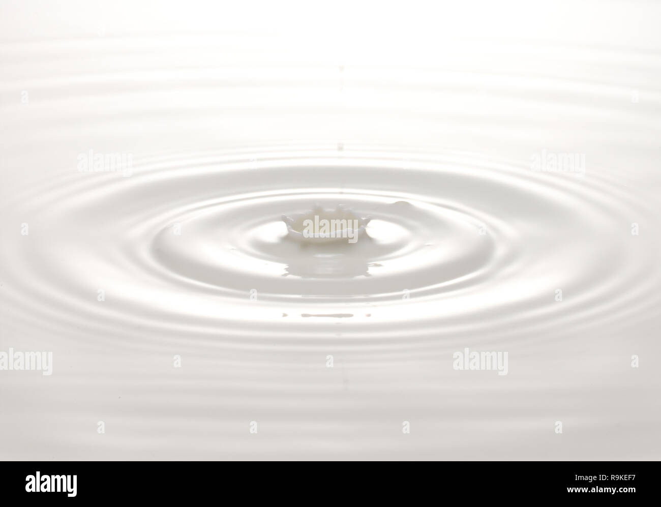 Milk ripple hi-res stock photography and images - Alamy