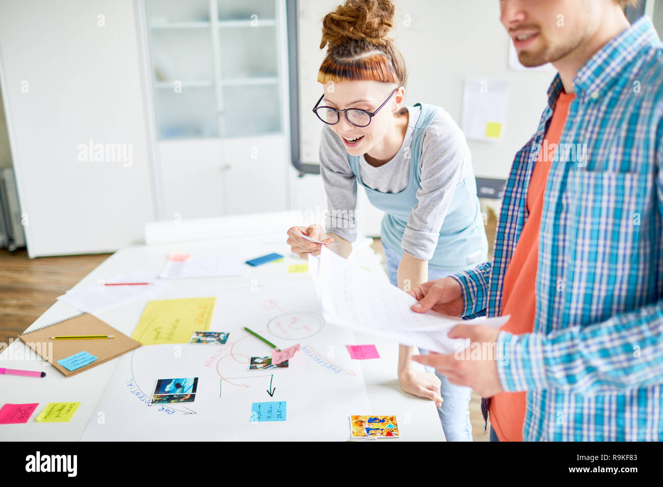 Curious picture hi-res stock photography and images - Alamy