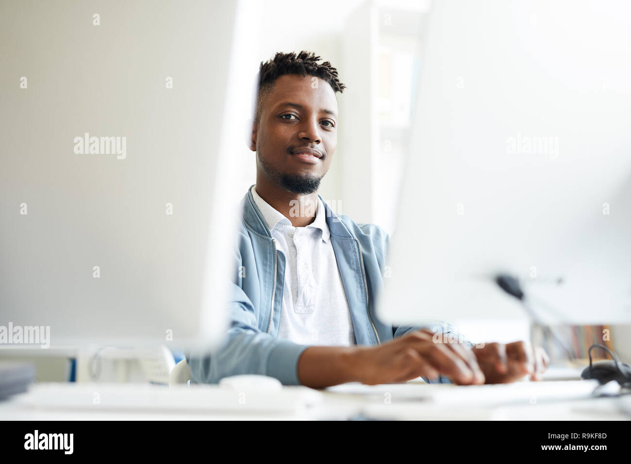 Developing software hi-res stock photography and images - Alamy