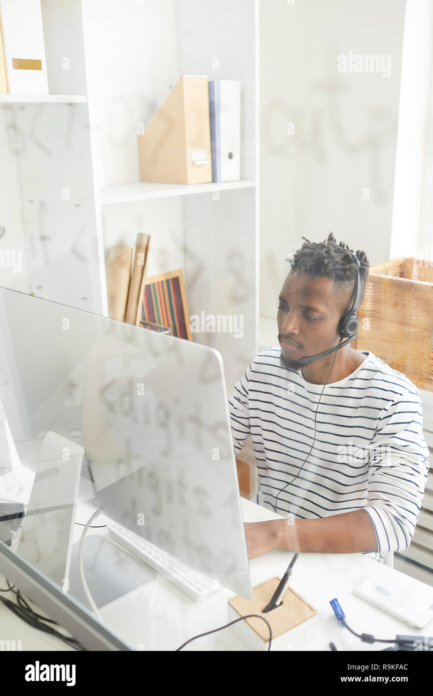 Online coding hi-res stock photography and images - Alamy