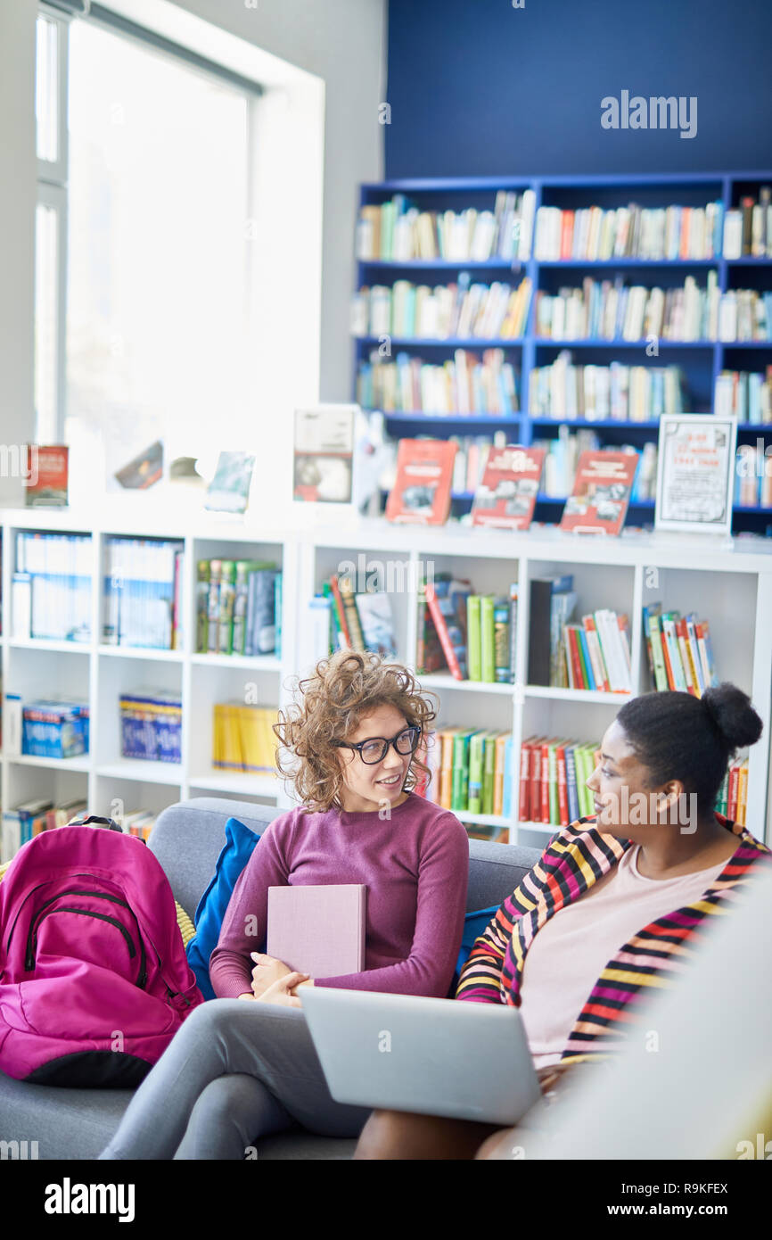 Library african american hi-res stock photography and images - Alamy