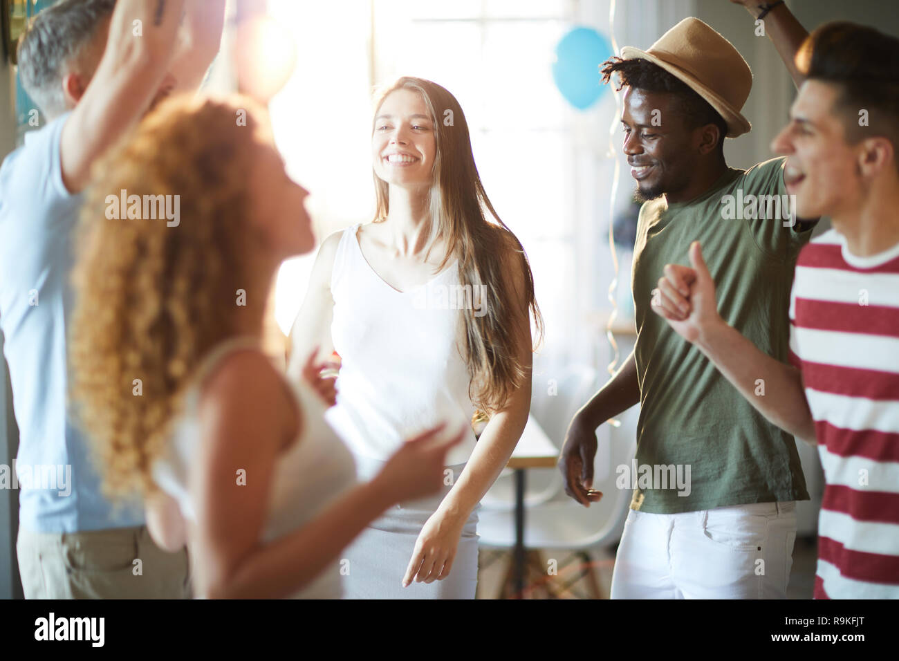 Girl and man dancing hi-res stock photography and images - Alamy