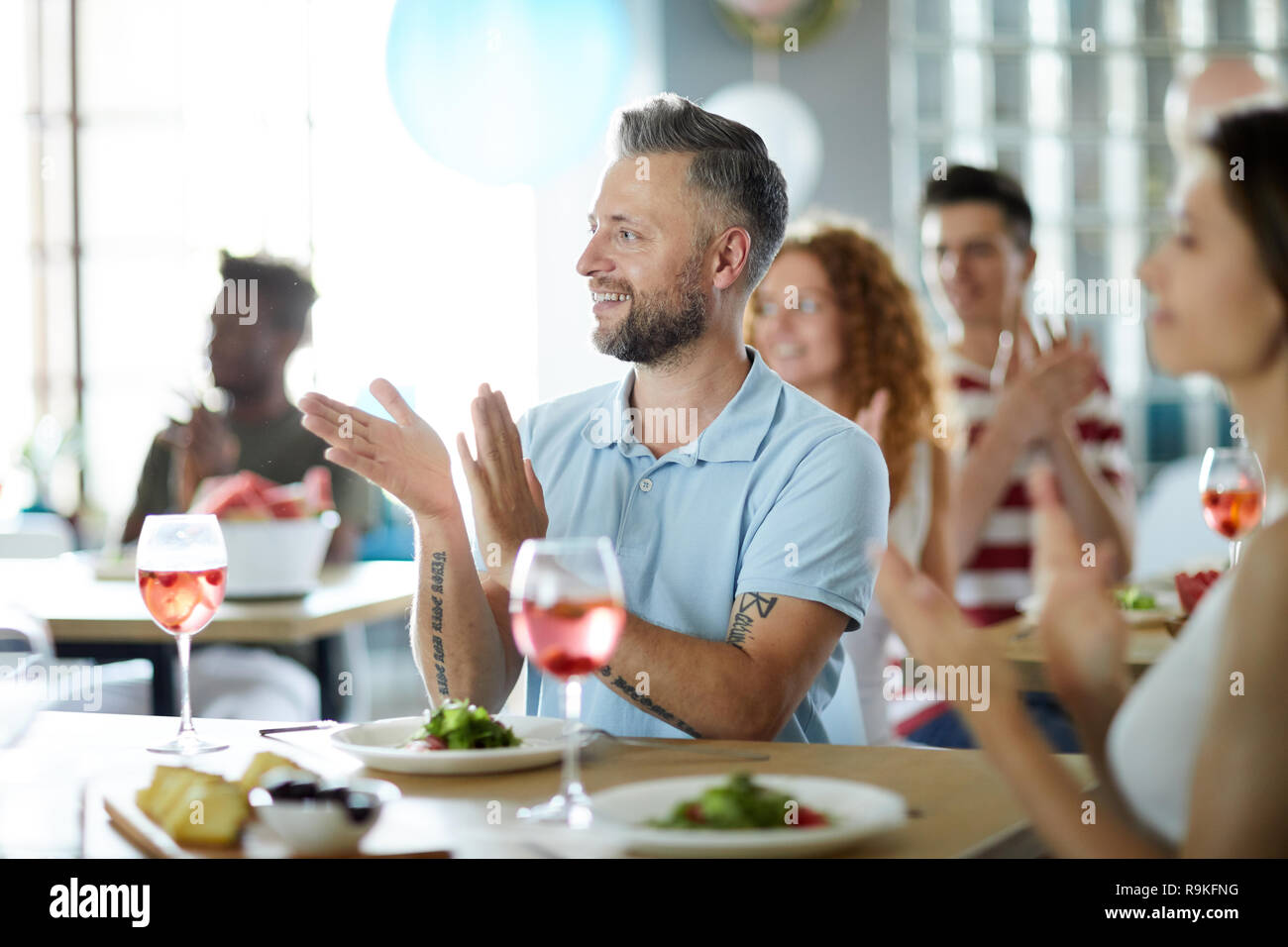 Applauding birthday birthday hi-res stock photography and images - Alamy