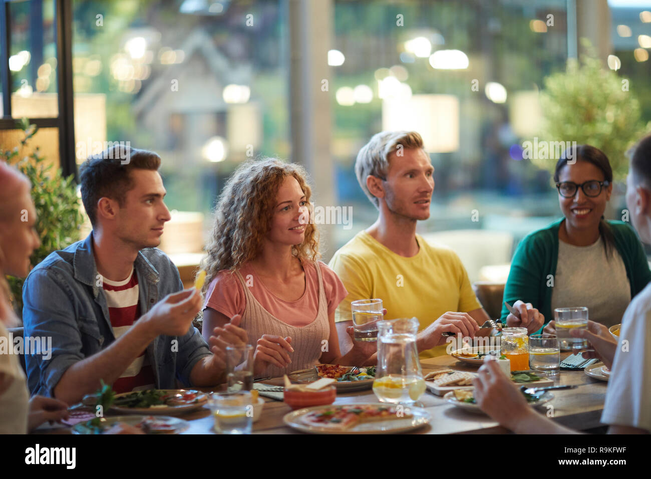 Dinner break hi-res stock photography and images - Alamy