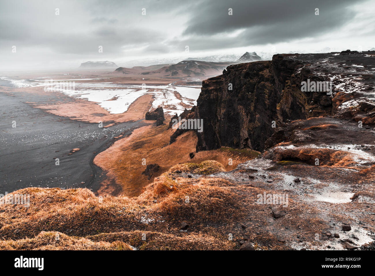 Icelandic scenic coastal landscape. North Atlantic Ocean coast, black ...