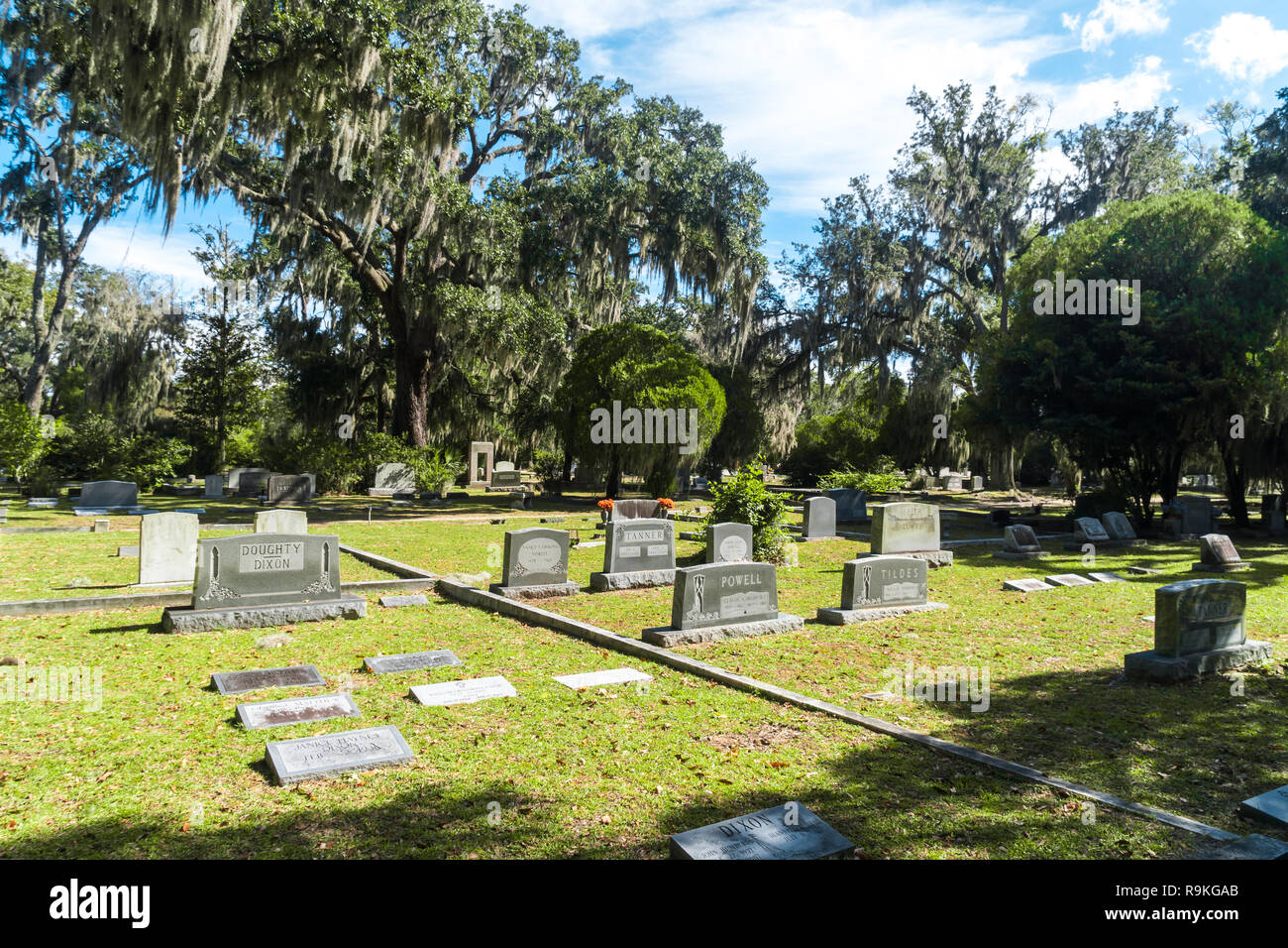 SAVANNAH, GEORGIA - NOV 1, 2018: Historical Bonaventure Cemetery in ...